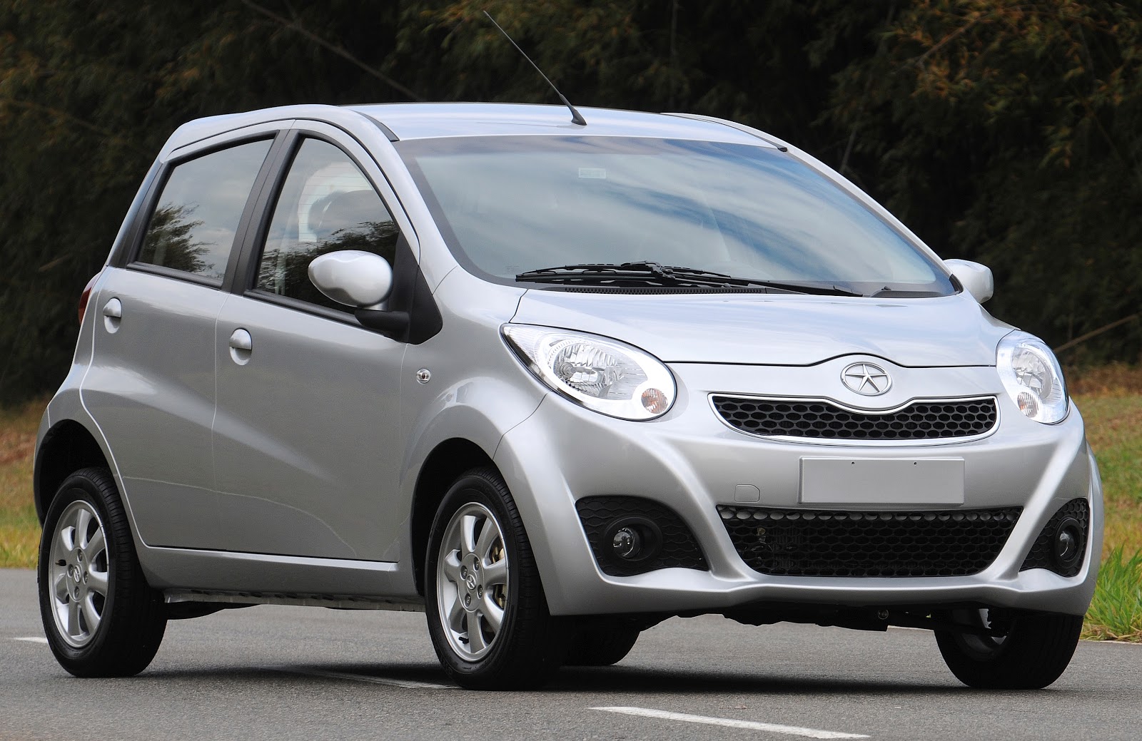 JAC Motors sorteia dois J2 para comemorar dois anos de Brasil