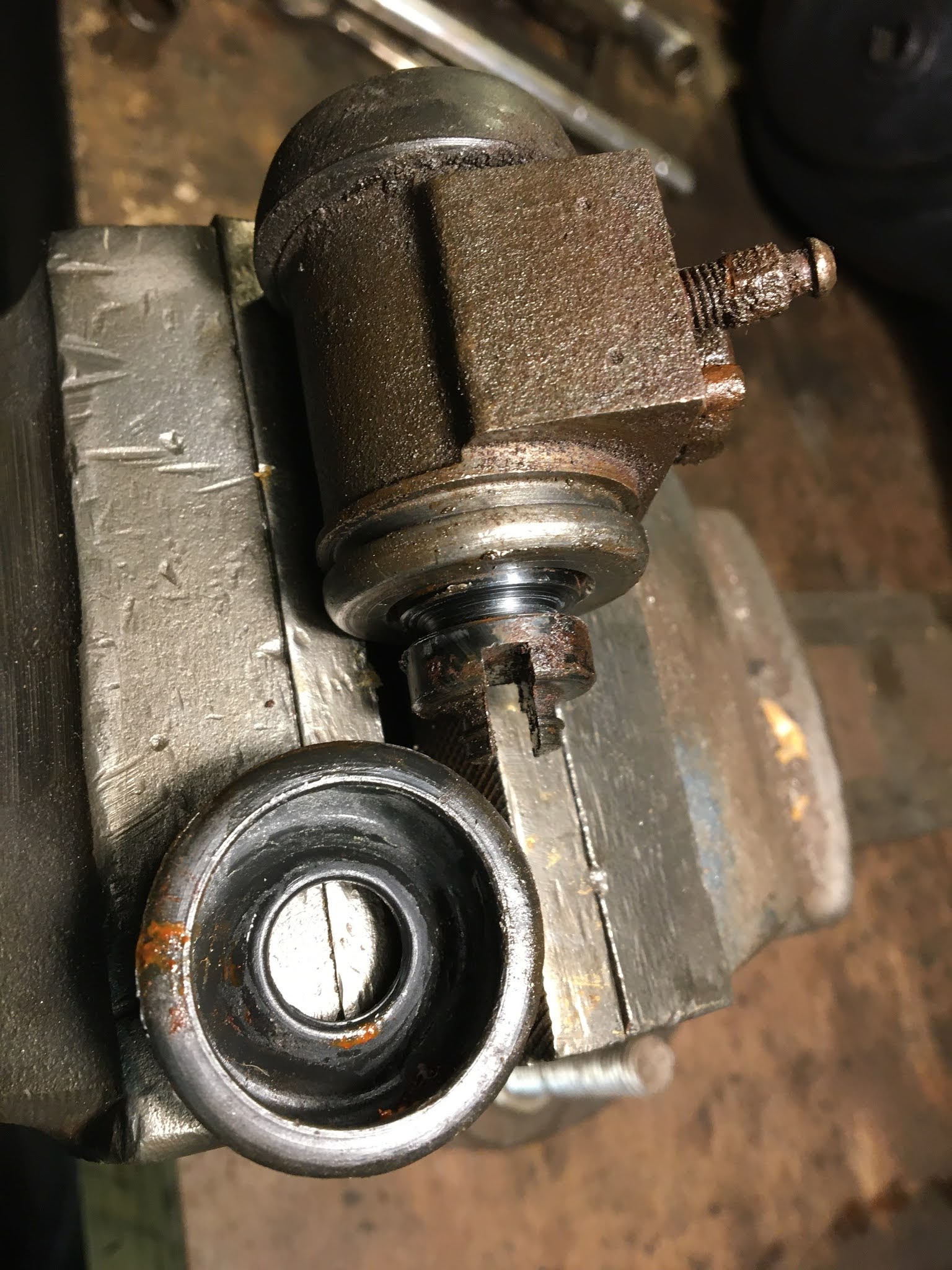 MG Midget 1965 MKII Restoration Project: Rear Brakes and Axle