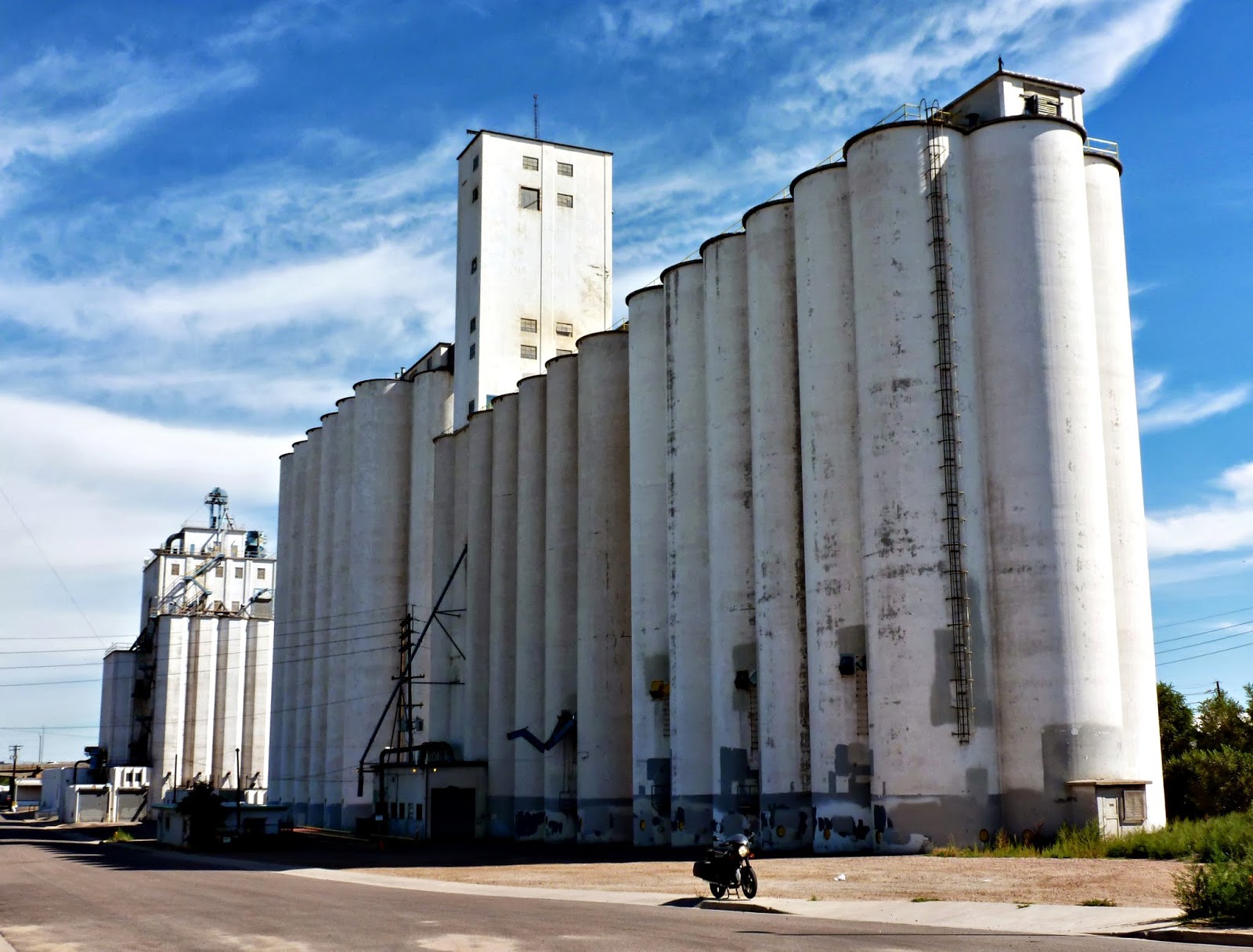 A Redleg's Rides : Silos along the Santa Fe....
