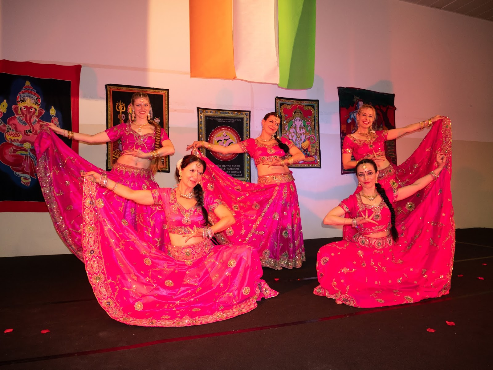 Danse indienne: Spectacles, Cours et Stages; Evènementiels dans le 06 ...