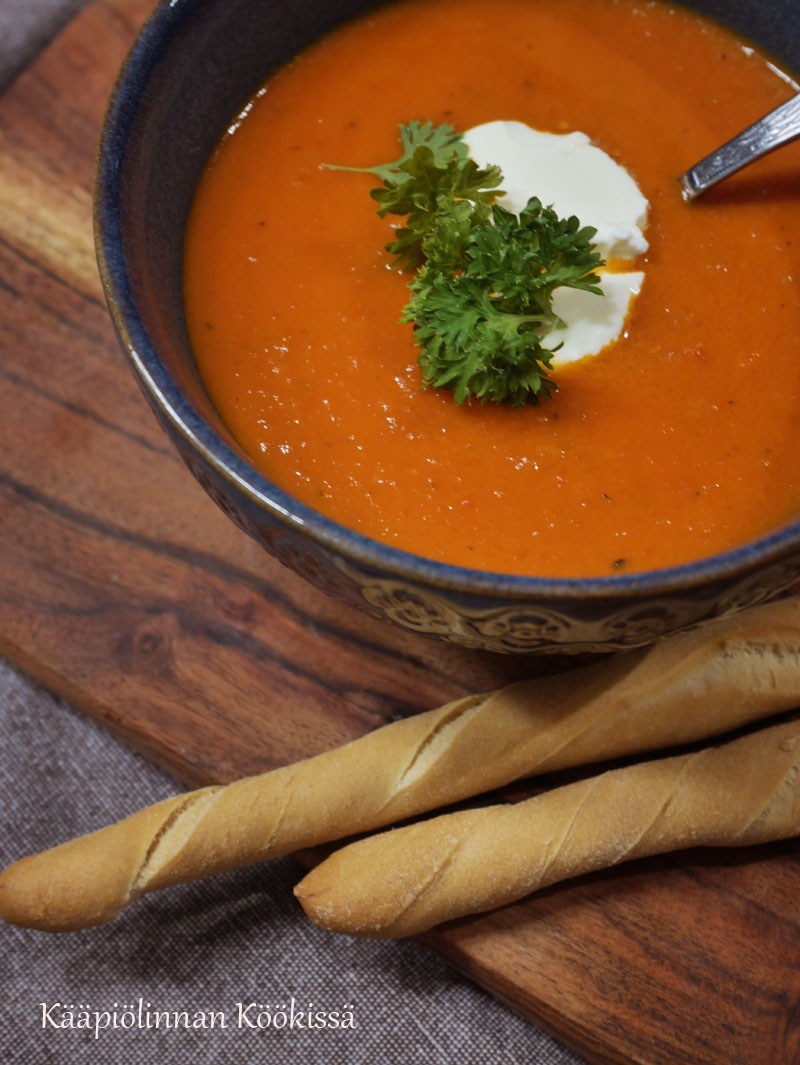 Kääpiölinnan köökissä: Paahdettu tomaattikeitto