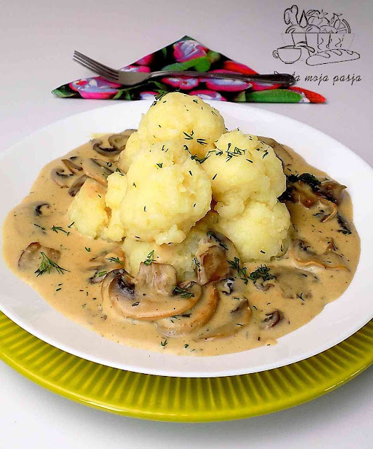 Prażucha Ziemniaczana Z Sosem Pieczarkowym