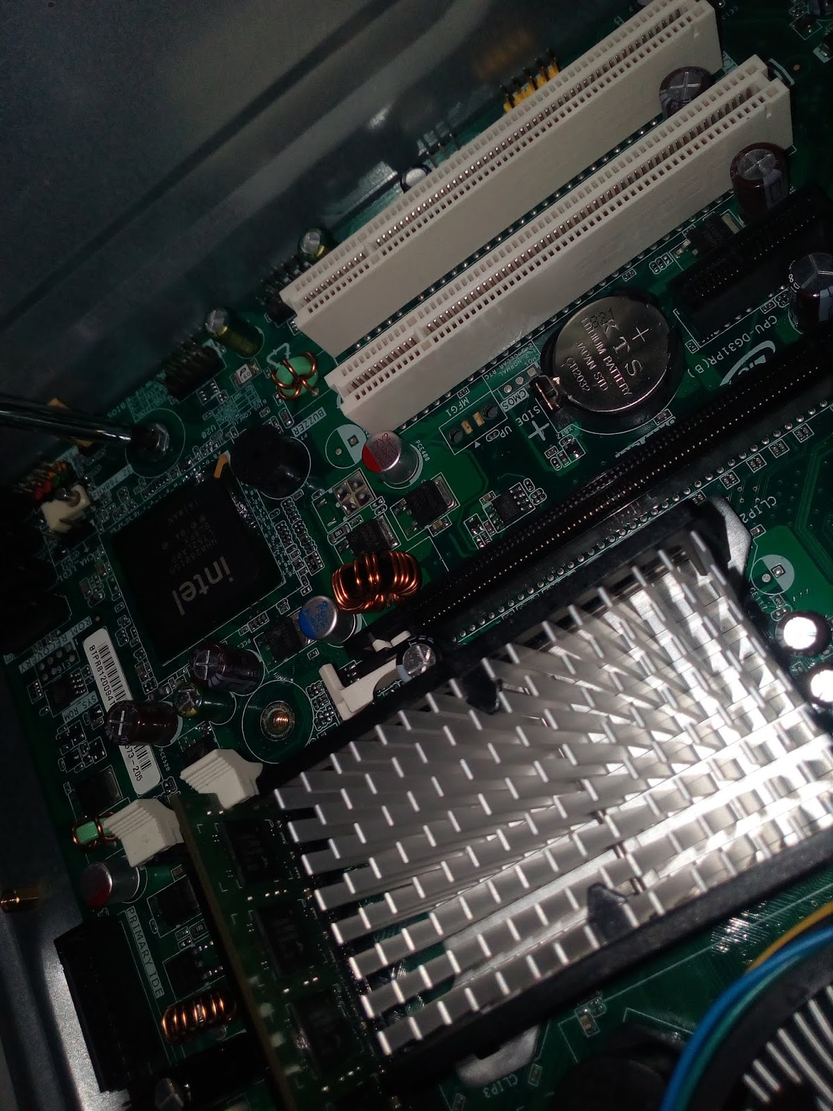 PROCEDIMIENTO DE DESENSAMBLE DE UNA PC