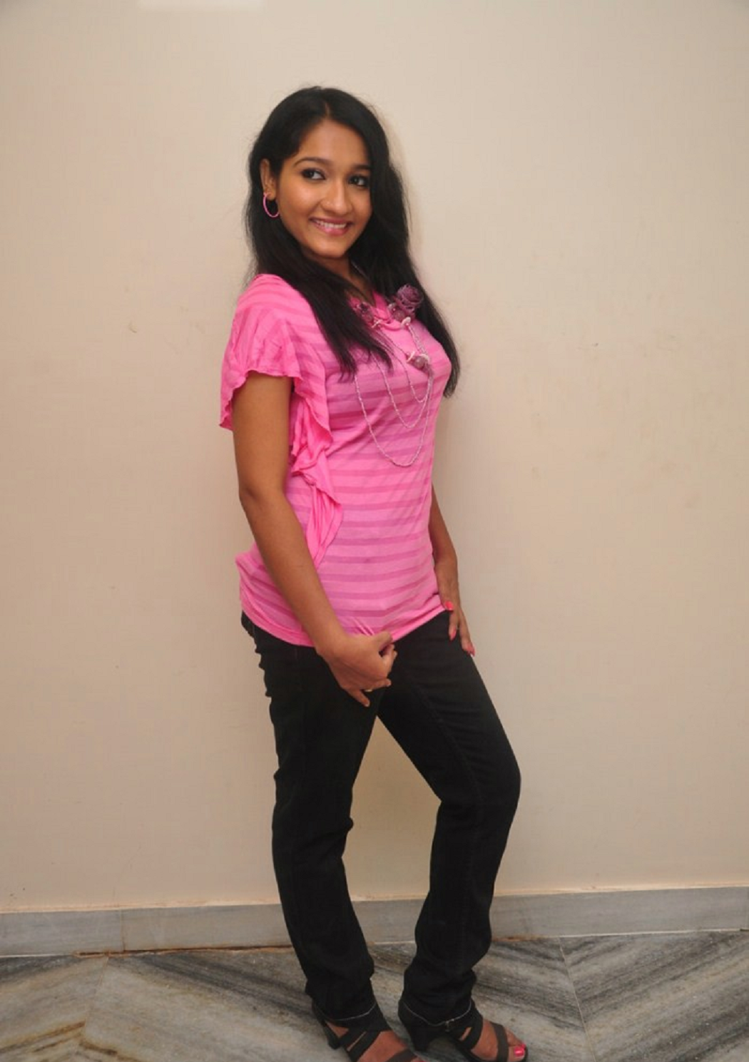 South Indian Actress Wallpapers: South Indian Actress Darshini Hd Wallpaper