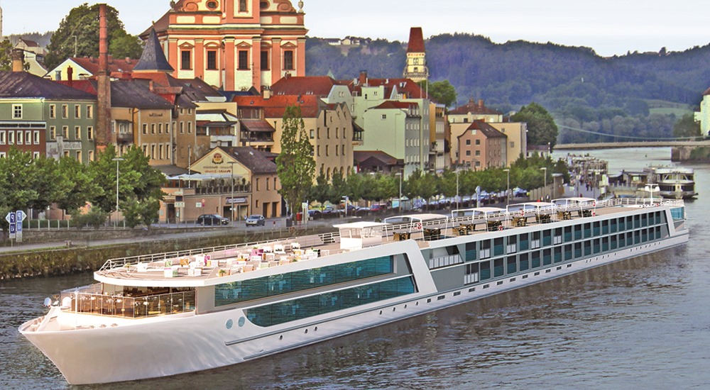 First look at new superyacht Emerald Azzurra and Star-Ship Emerald Luna