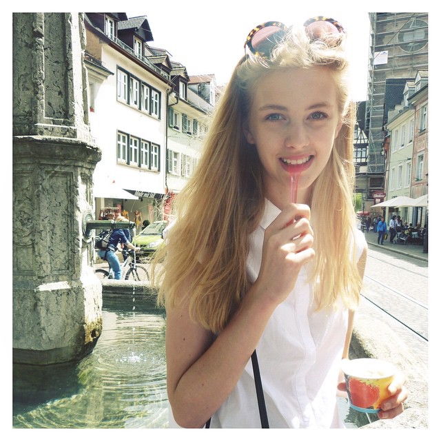 Models healthy life : Deborah 'Deva' Reeb, Emma Genier... | About A Girl...