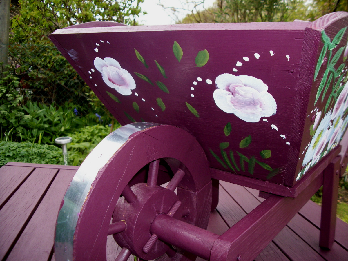 Nanny Gee's Place: Paint Fusioned Wheelbarrow