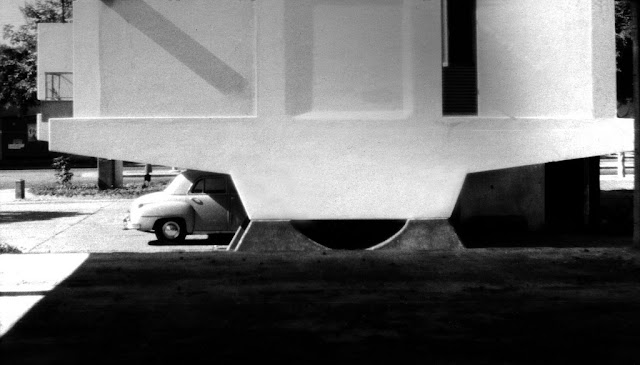 Pancho Guedes - Lojas no lugar dos pilotis - Prometheus em Maputo