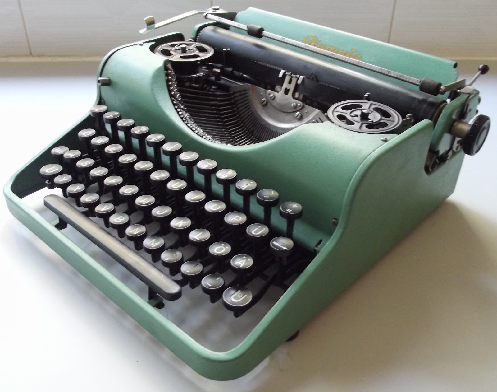 oz.Typewriter: The Olympia Model 4 Typewriter - in Green!?