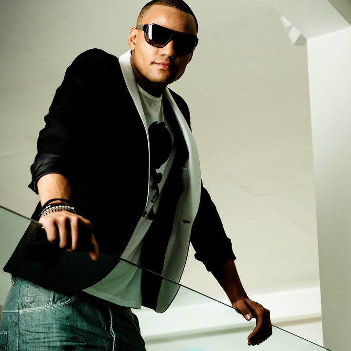 I AM MUSIC!: Coconut Tree - Mohombi Ft. Nicole Scherzinger(MUST HAVE!!!!)