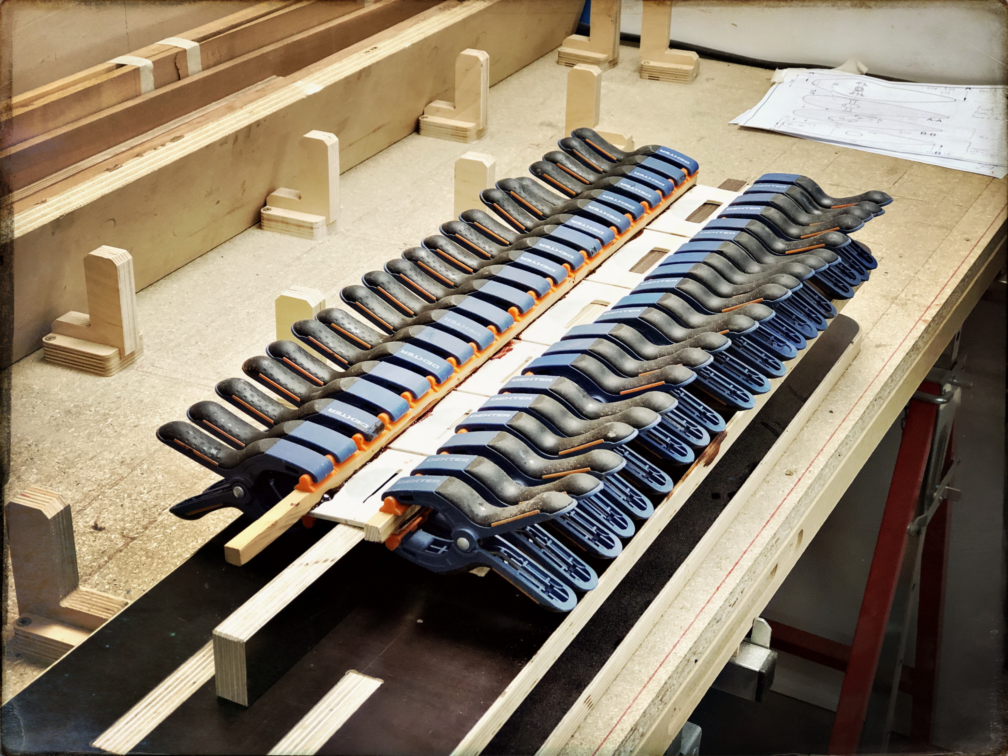 AERODYNE: Préparation du longeron du super emeraude