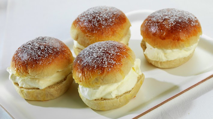 m o p p e g u r i: Fastelavenssøndag, feitetirsdag og boller med krem