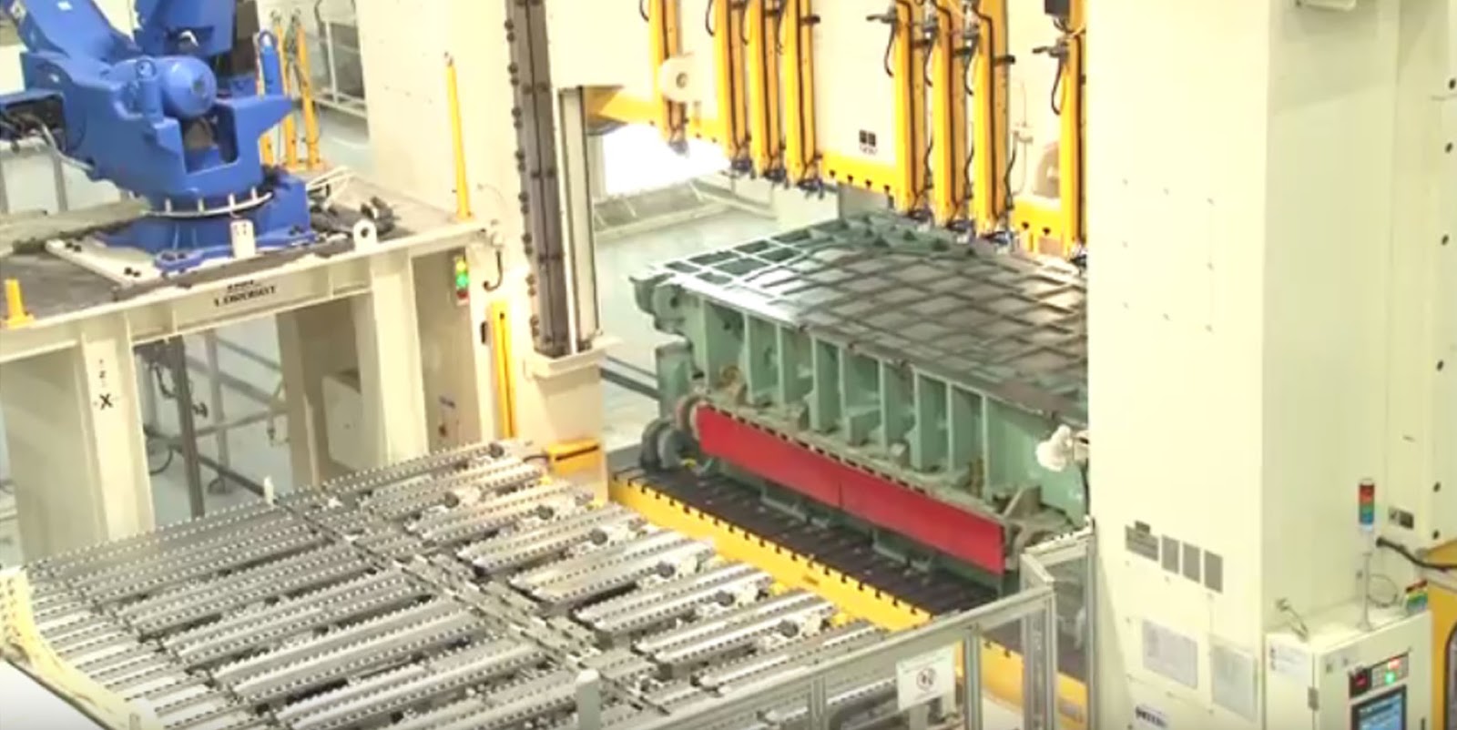 Kulik Rahasia Dapur Pembuatan Xpander, PT MMKI Ciptakan Mobil Idaman ...