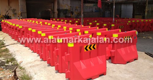 Road Barrier Isi Air - GTM Brand | Mesin / Aplikator Marka Jalan, Water ...