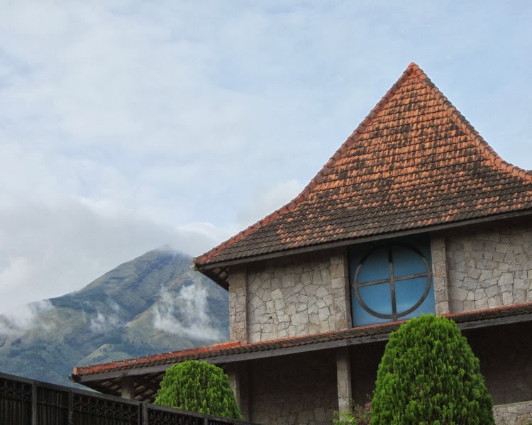 deta bercerita: Kisah Ziarah di Pertapaan Bunda Pemersatu Gedono