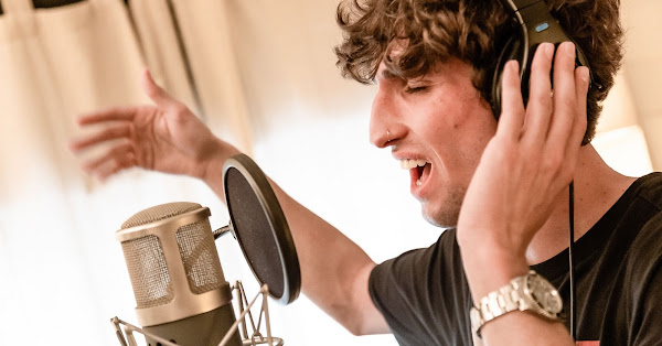 INTERVISTA a Rey Willy: il nuovo singolo, l'importanza della musica e ...