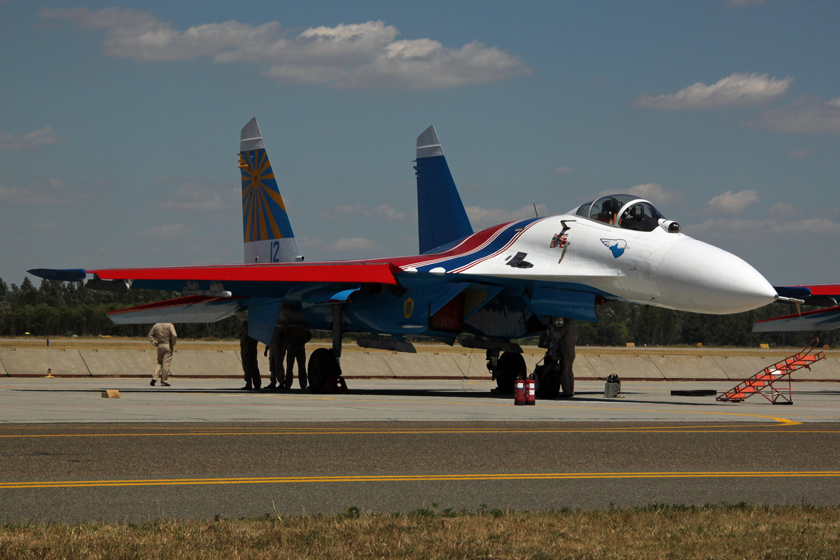 Planes and Trains - Planes 2013: 12 Blue / Sukhoi Su-27P / Voenno ...