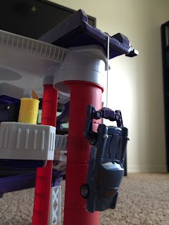 Dan the Pixar Fan: Cars 2: Quick Changers Oil Rig Playset