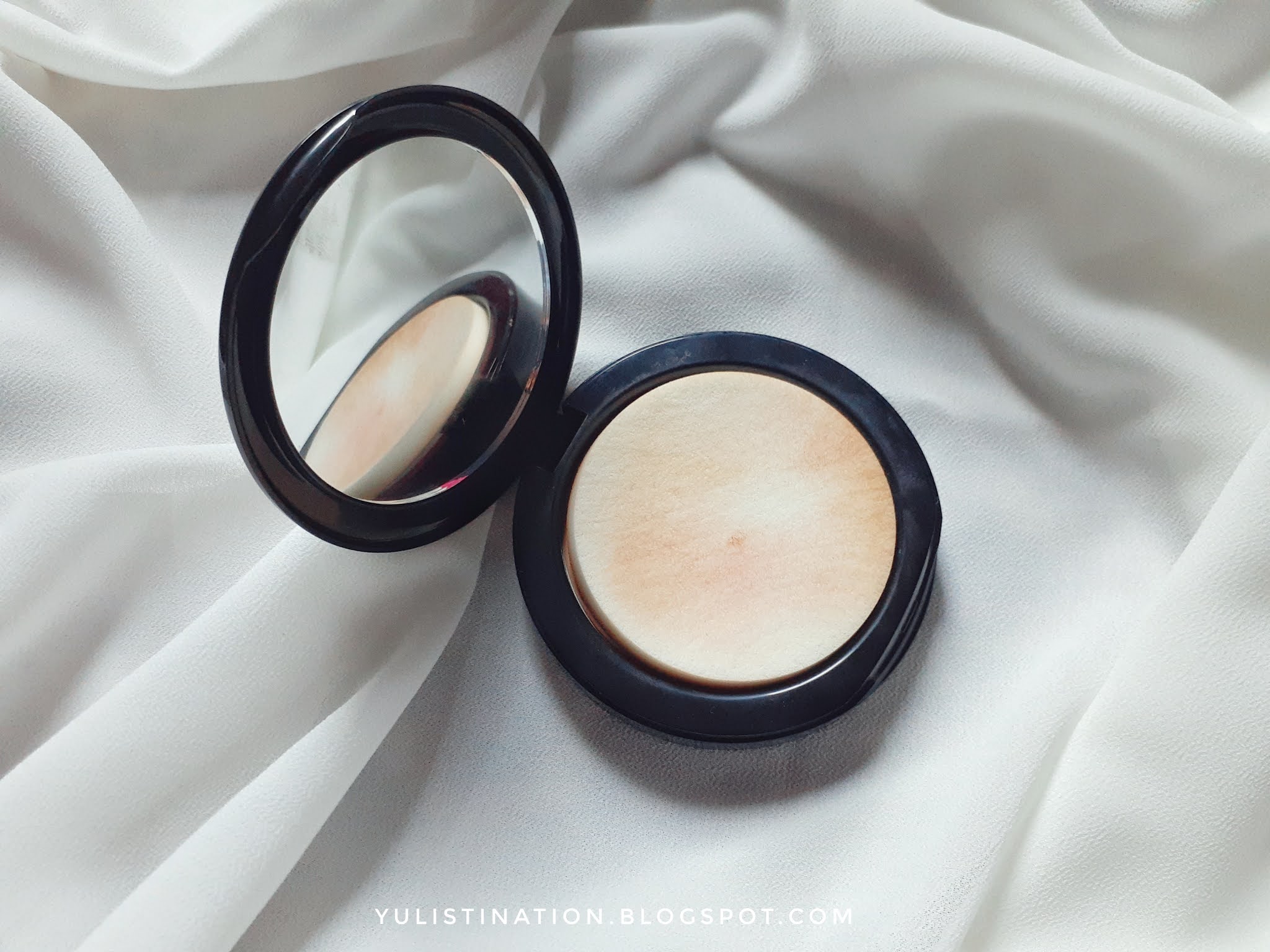 REVIEW : Maybelline Fit Me! Matte + Poreless 12H Oil Control Powder 128 ...
