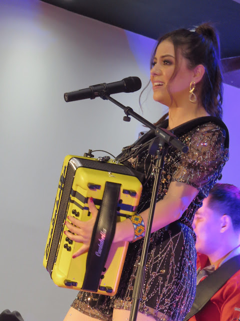 somos el espectador: JANETH VALENZUELA ESTALLIDO DE EXITO CON ACORDEON