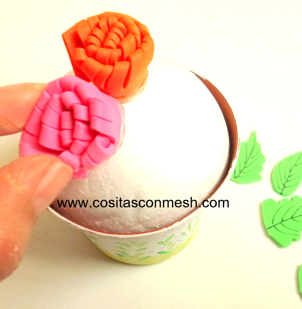 Manualidades flores de fomi ~ cositasconmesh