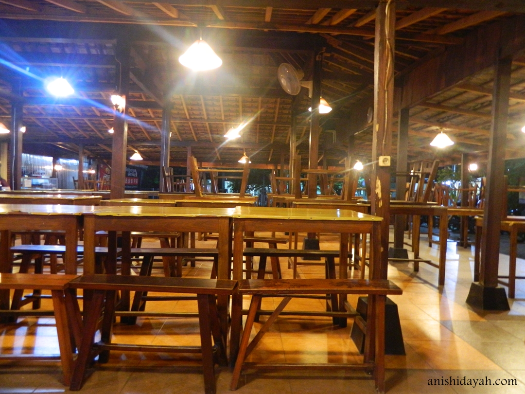 SangPetualang: Bale Bebakaran Resto di Jogja