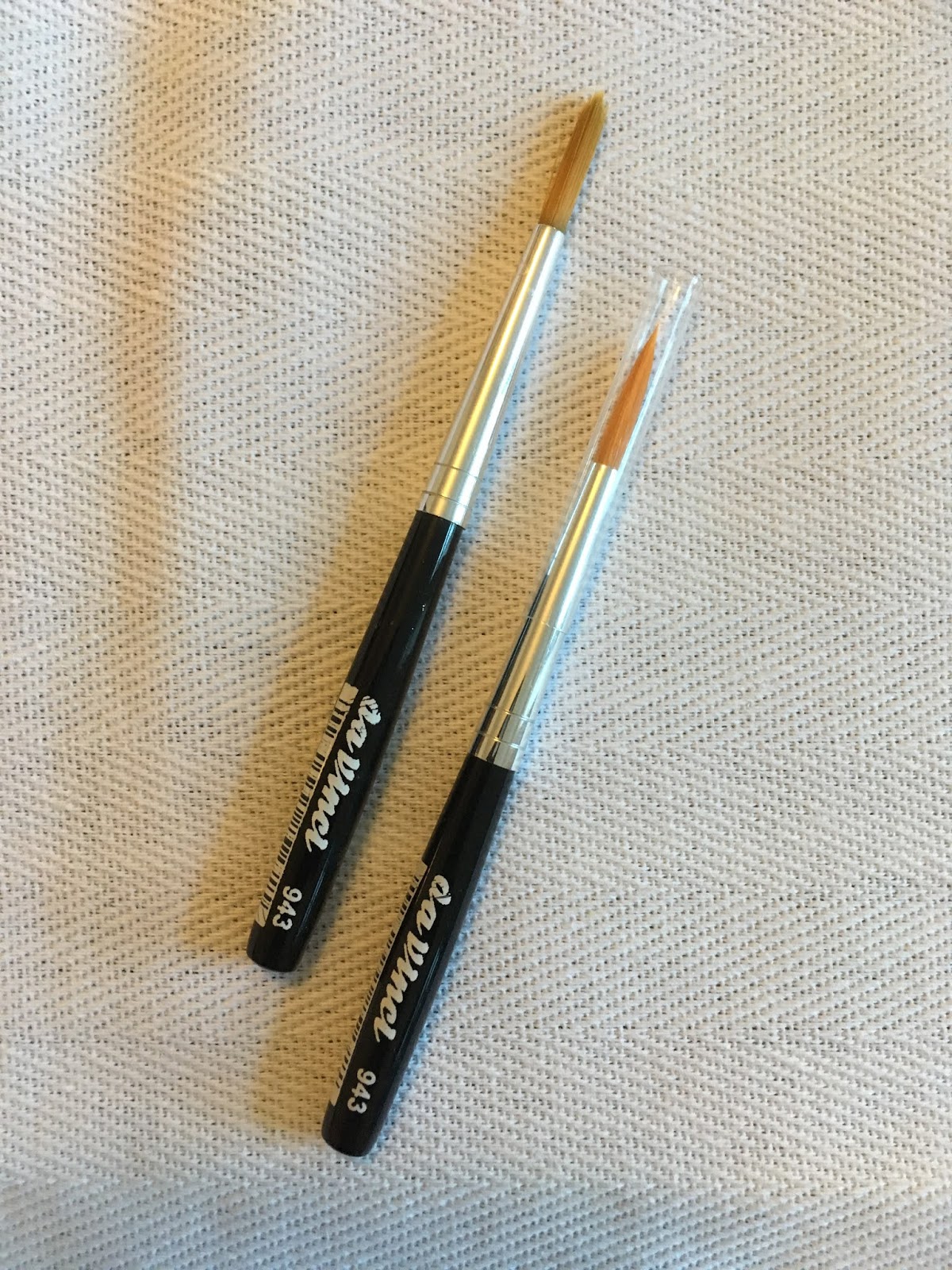 Choosing the right paintbrushes- 7 different mediums and their brushes