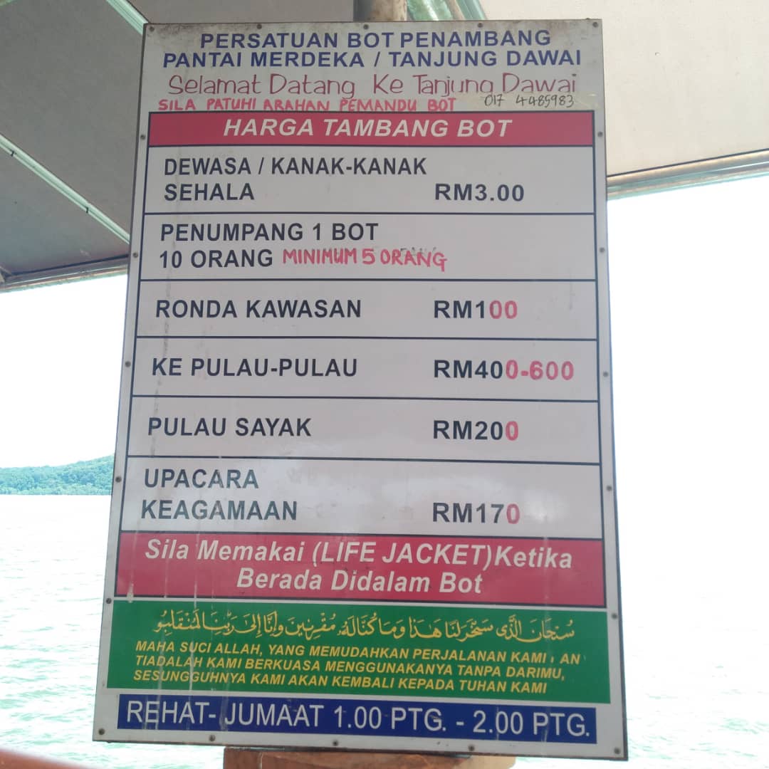 Naik bot dari Pantai Merdeka ke Tanjung Dawai