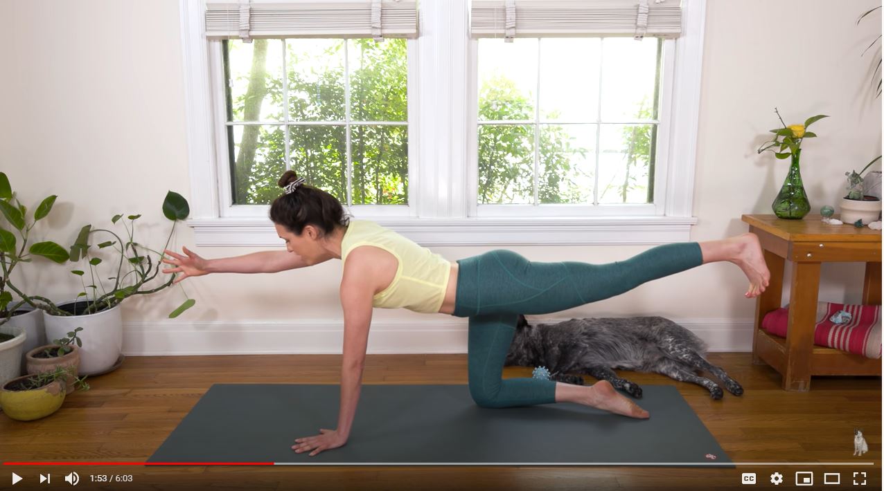Short yoga break to improve your mood and feel stronger