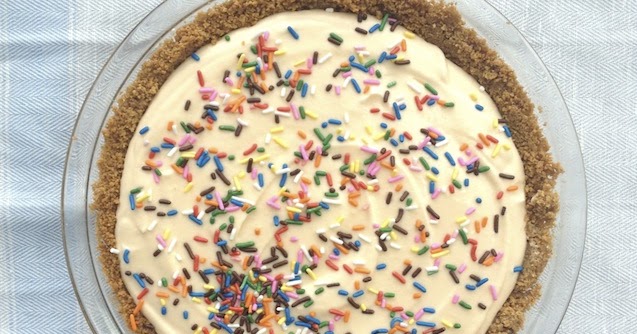 Peep Pie! Creamy, Dreamy Pie for Easter Sunday! / Hey, EEP!