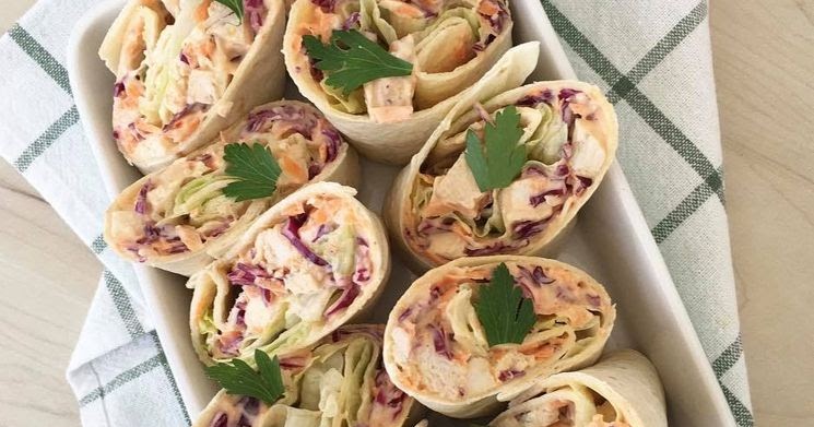 Wraps de frango com molho de iogurte