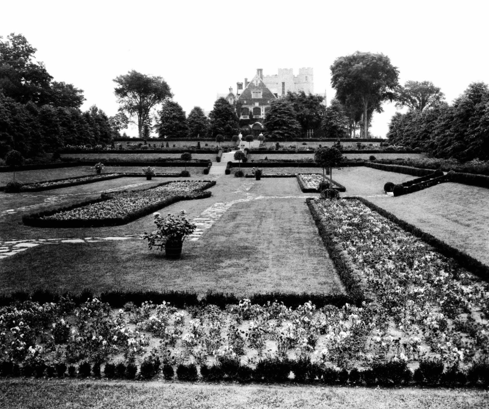 In Gatsby's Footsteps: "Inisfada" - North Hills, New York (Pt. 1)