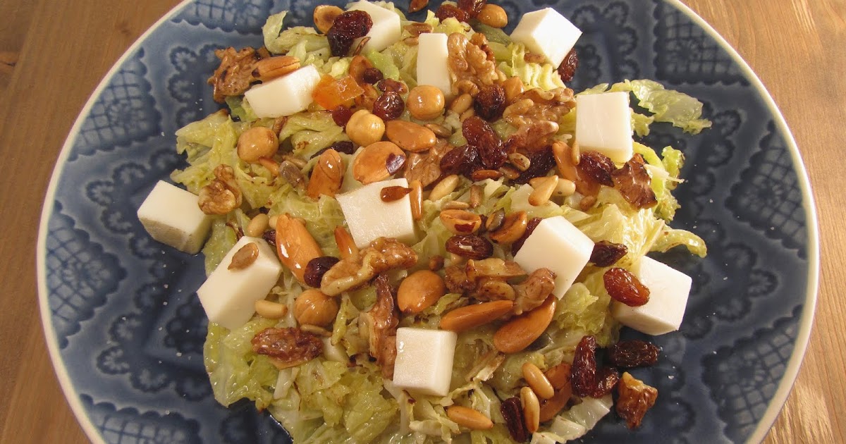 Les receptes del Miquel: Col salteada con queso,frutos secos y AOVE