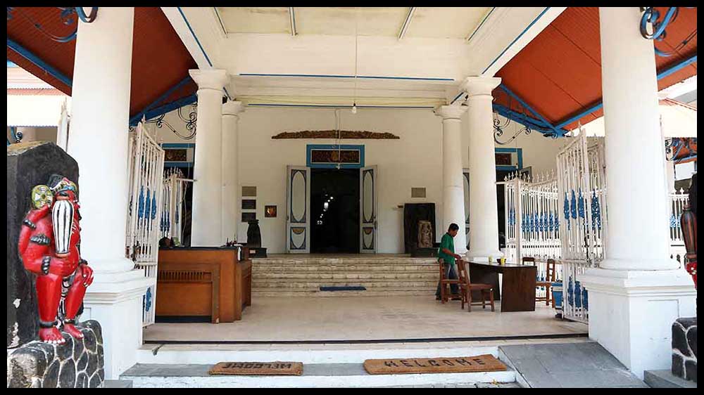 √ Mengenal Sejarah Di Museum Tertua Di Indonesia, Radya Pustaka ...