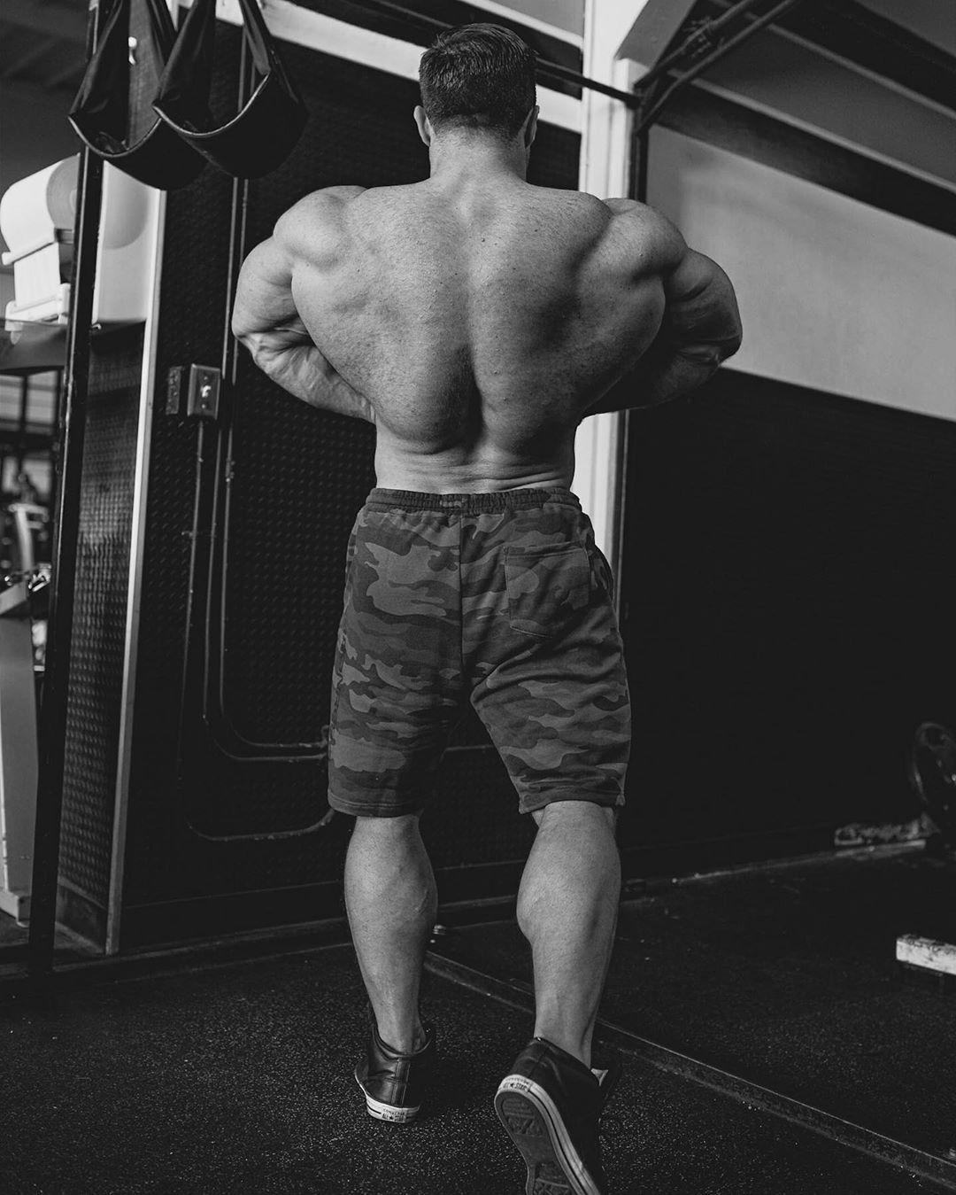 Muscle Lover: American IFBB Pro bodybuilder Luke Carroll