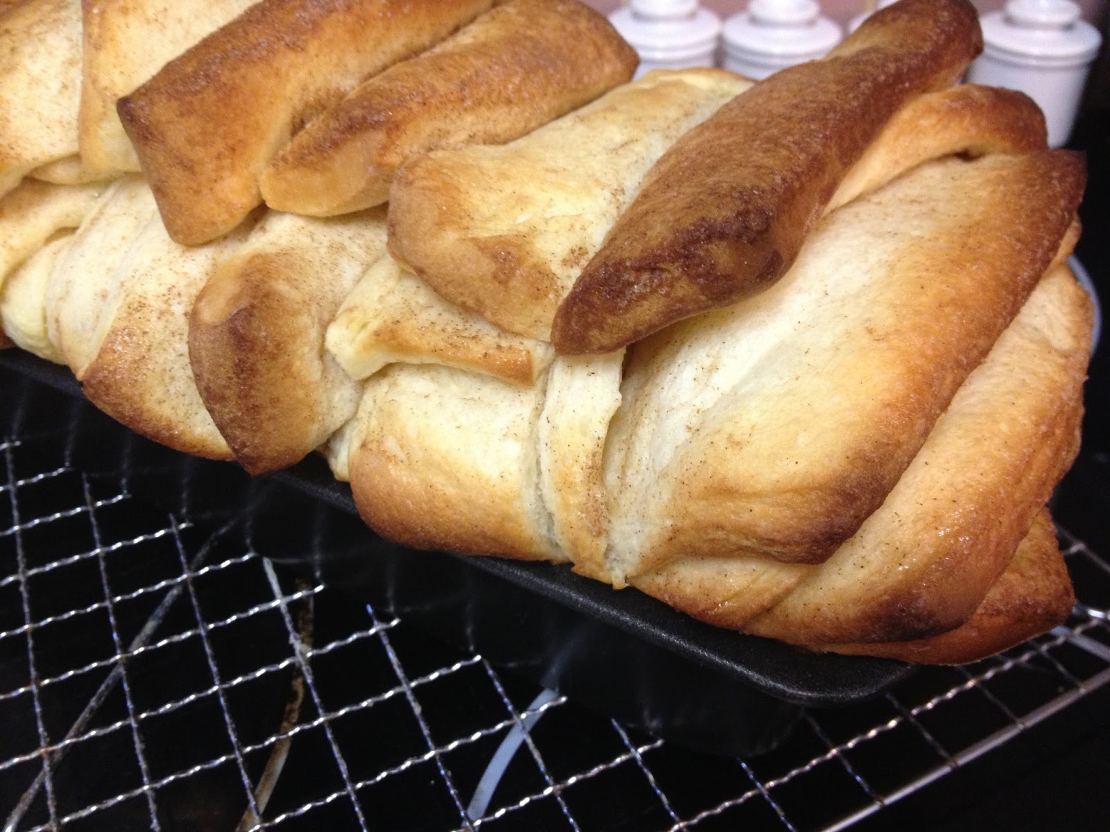 Tracy Cooks in Austin: Cinnamon CRAZY bread loaf , yeah, I was bored