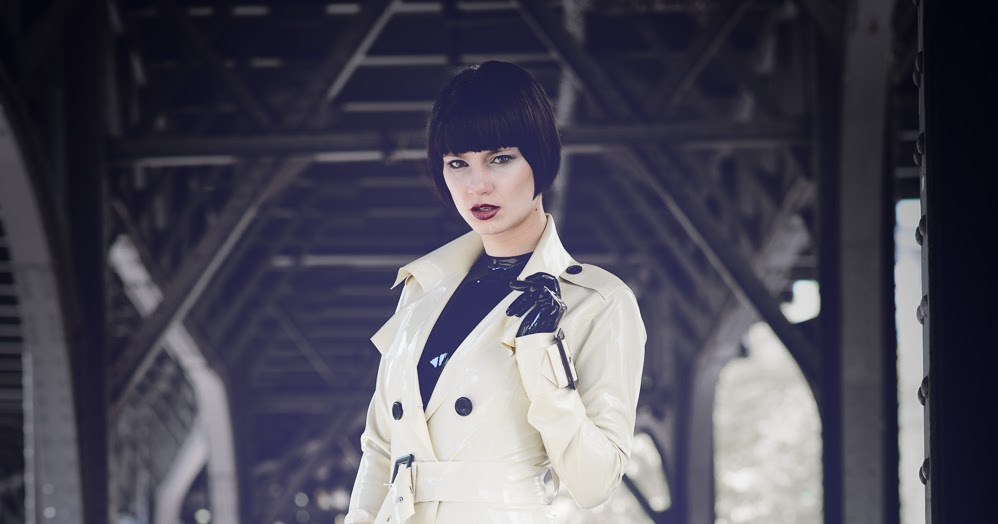 Latexcrazy Latex Shop: Latex Catsuit Princess und Mantel Clara kombiniert