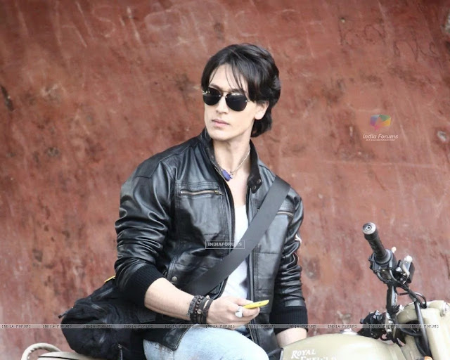 Tiger Shroff Height, Age, Girlfriend, Wife, Family, Biography & More!