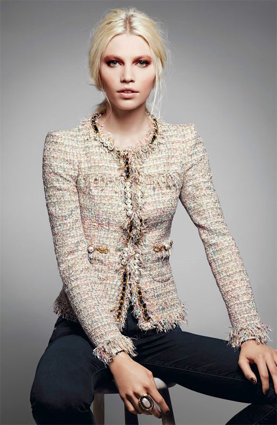 The legendary Coco´s tweed jacket - Magnifique Brunette