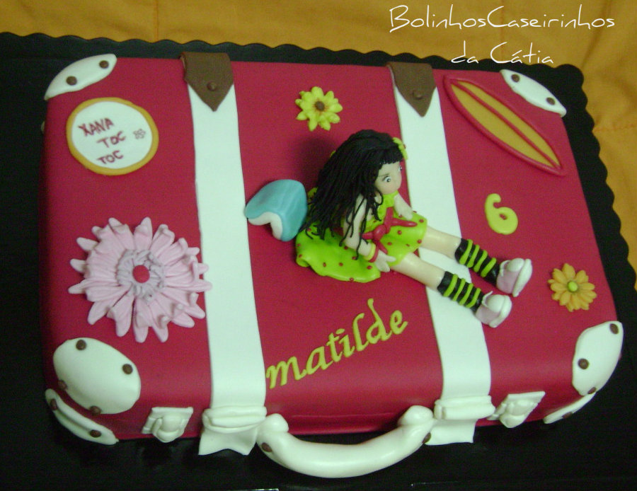 BolinhosCaseirinhos da Cátia: Bolo "Mala cor de Rosa da Xana TocToc" da ...