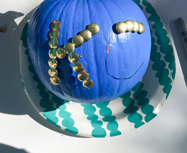 DIY push pin pumpkins — pump up your pumpkins with thumb tacks!