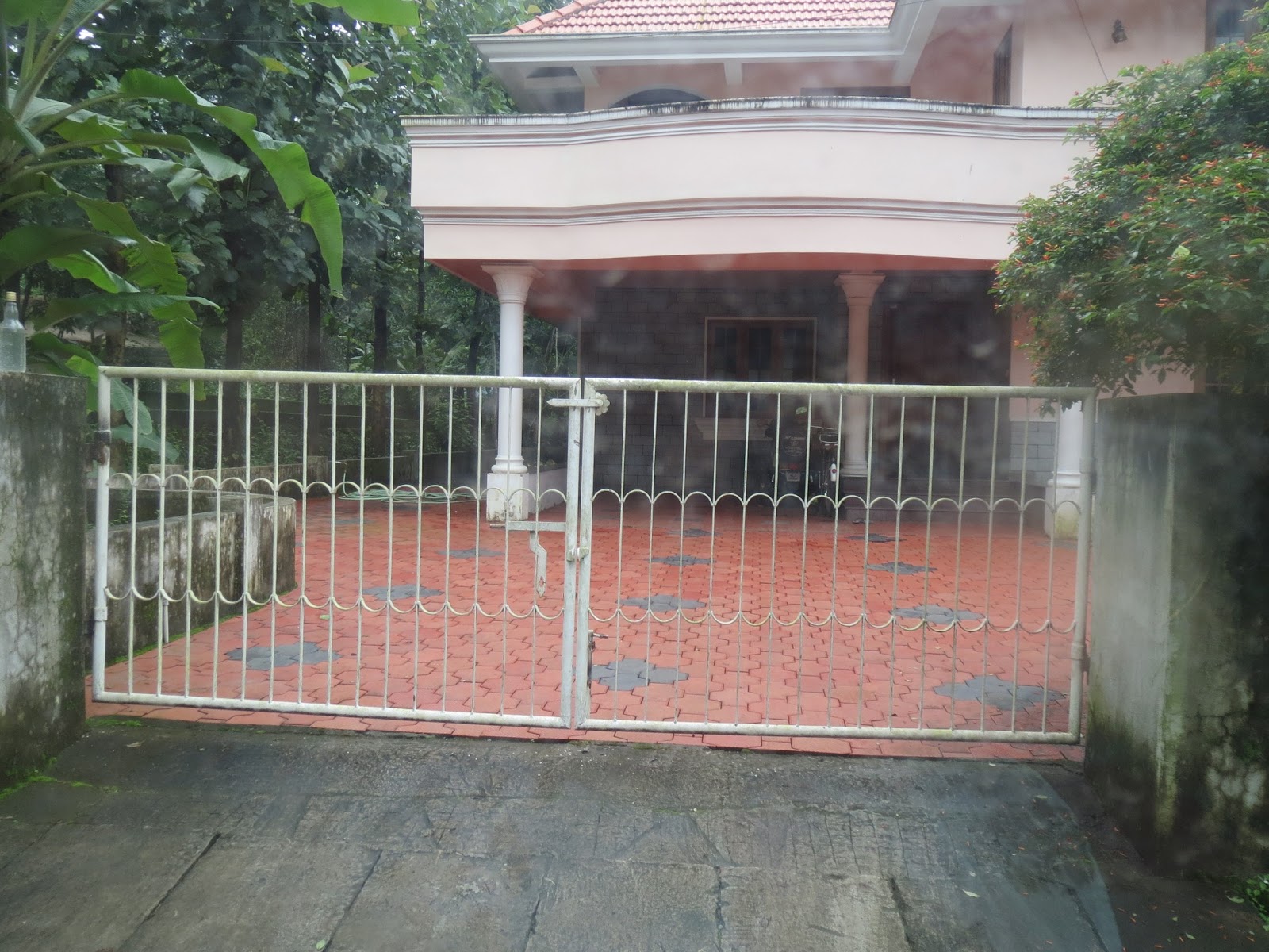 Kerala Gate Designs: A simple white color gate