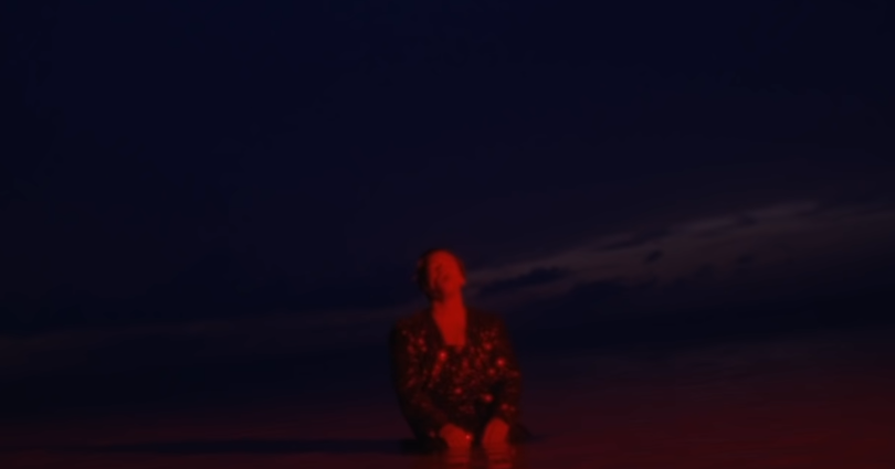 Harry Styles puts dem "Lights up" for the thirst traps