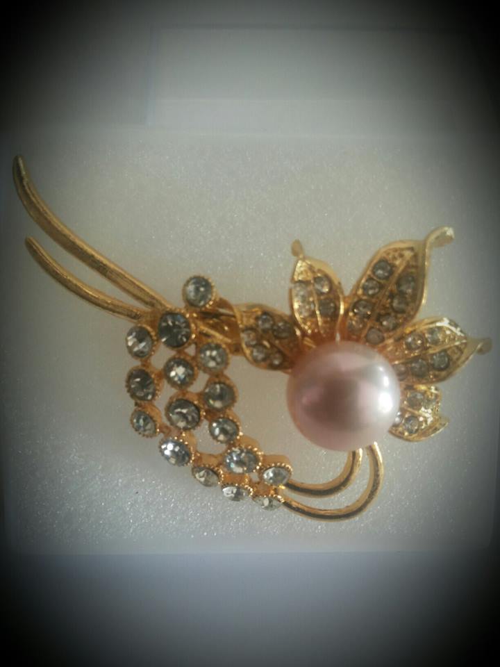 Mutiara hitam, Bross Mutiara - Mutiara Lombok Sasako