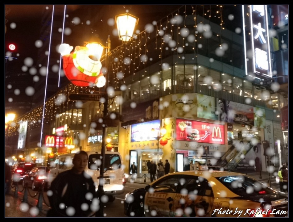 Rafael Lam's Travel & Photography World: Snow in Macau... Merry X'mas