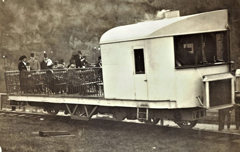 Brennan’s Gyro Monorail | Amusing Planet