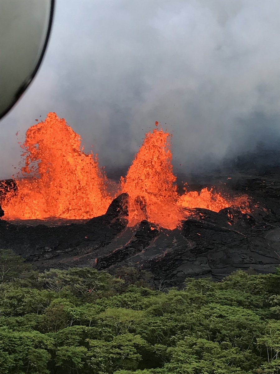Aloha from Hawaii: Finally, the erupting and overflowing lava meets the ...
