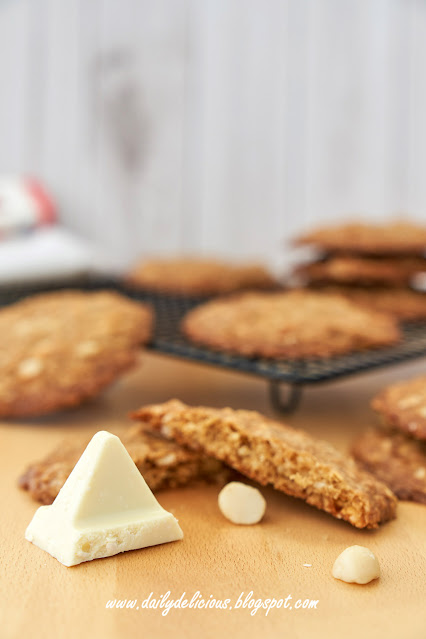 dailydelicious: Macadamia & White Chocolate Nougat Cookies