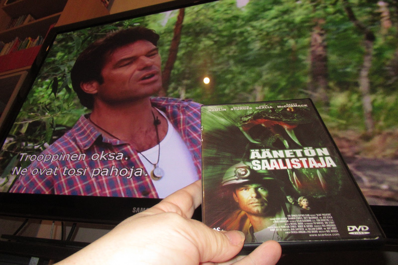 ...noir: Äänetön saalistaja (Silent Predators, 1999)