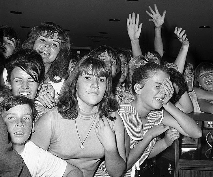 Pictures of the Beatlemania Arrives in Los Angeles From 1964 to 1966 ...